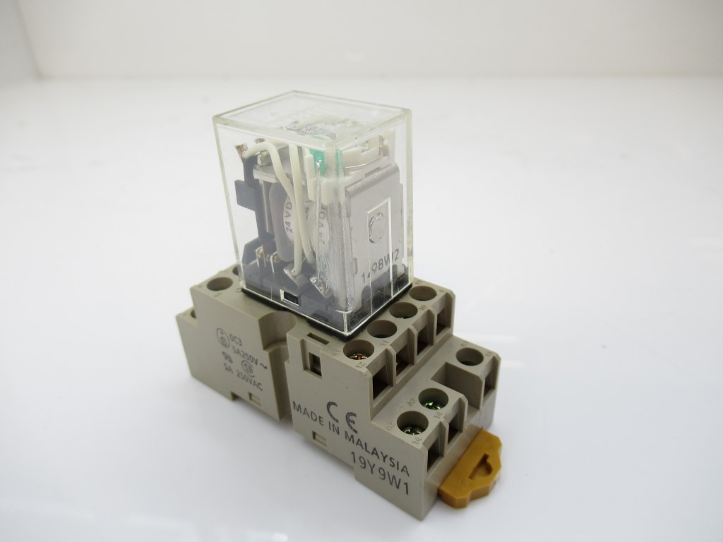 Omron IEC255 19Y9W1 Relay 24 Volt DC - PCM SURPLUS WORLD