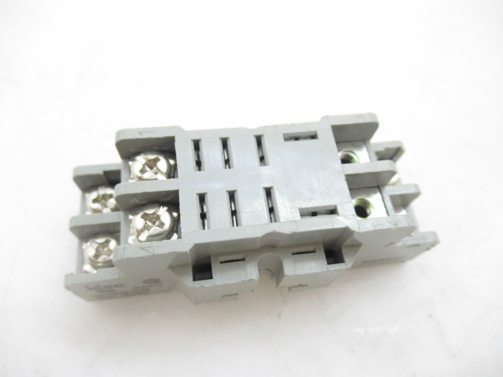 IDEC SH2B-05 RELAY SOCKET BASE 10A 300V LOT OF 4 (NEW NO BAG) - PCM ...