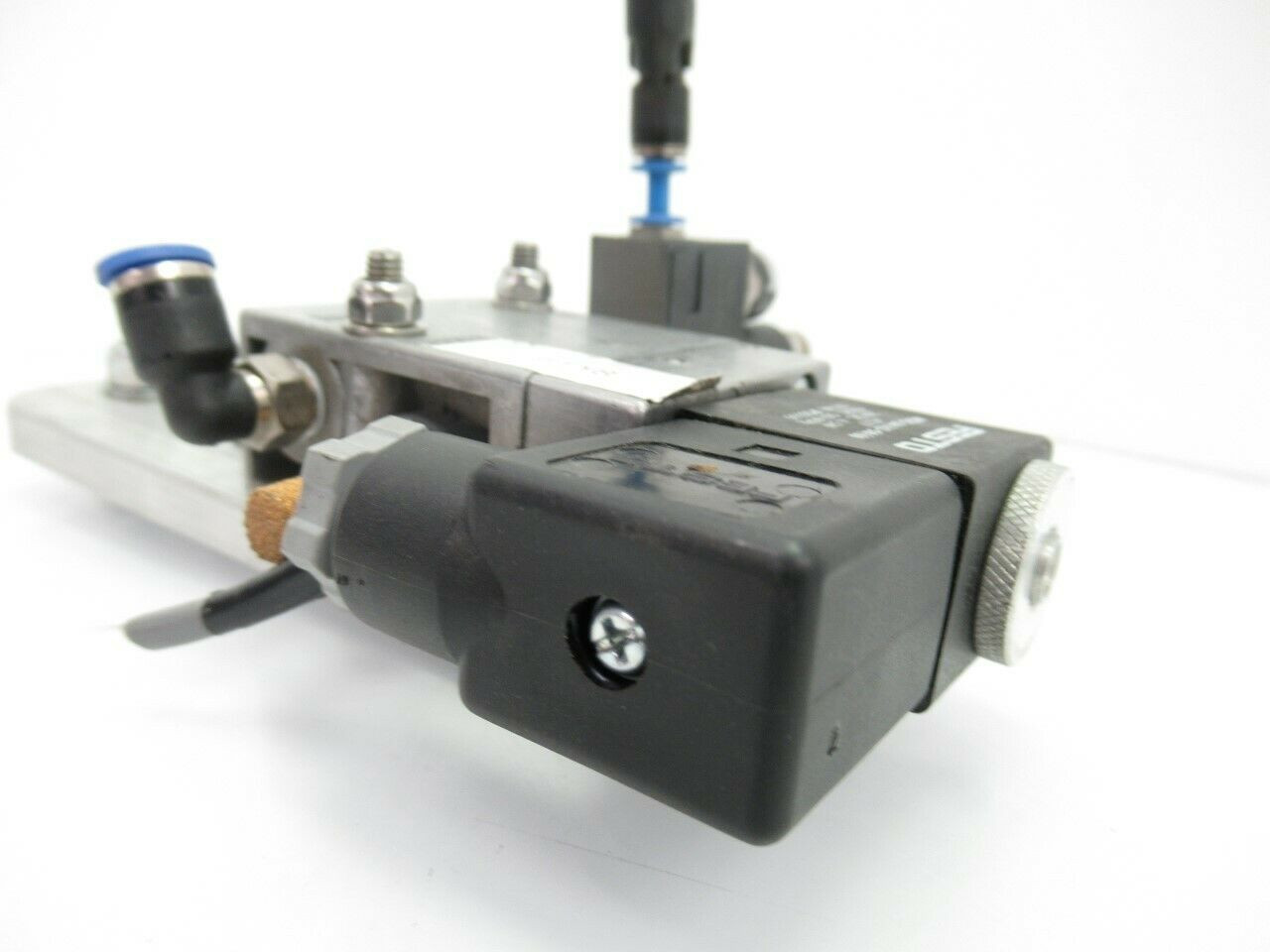 MFH-5-1/8-B 19758 MFH51/8B19758 - FESTO Solenoid Valve with coil(USED ...