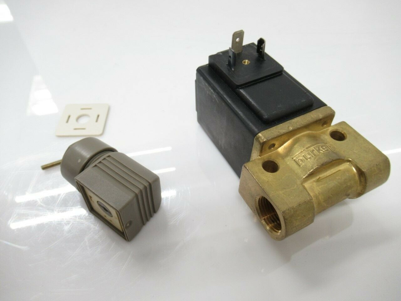 0256 Burkert Brass 2 Way Solenoid Valve g 3/8 24v 12w 0-2bar - PCM ...