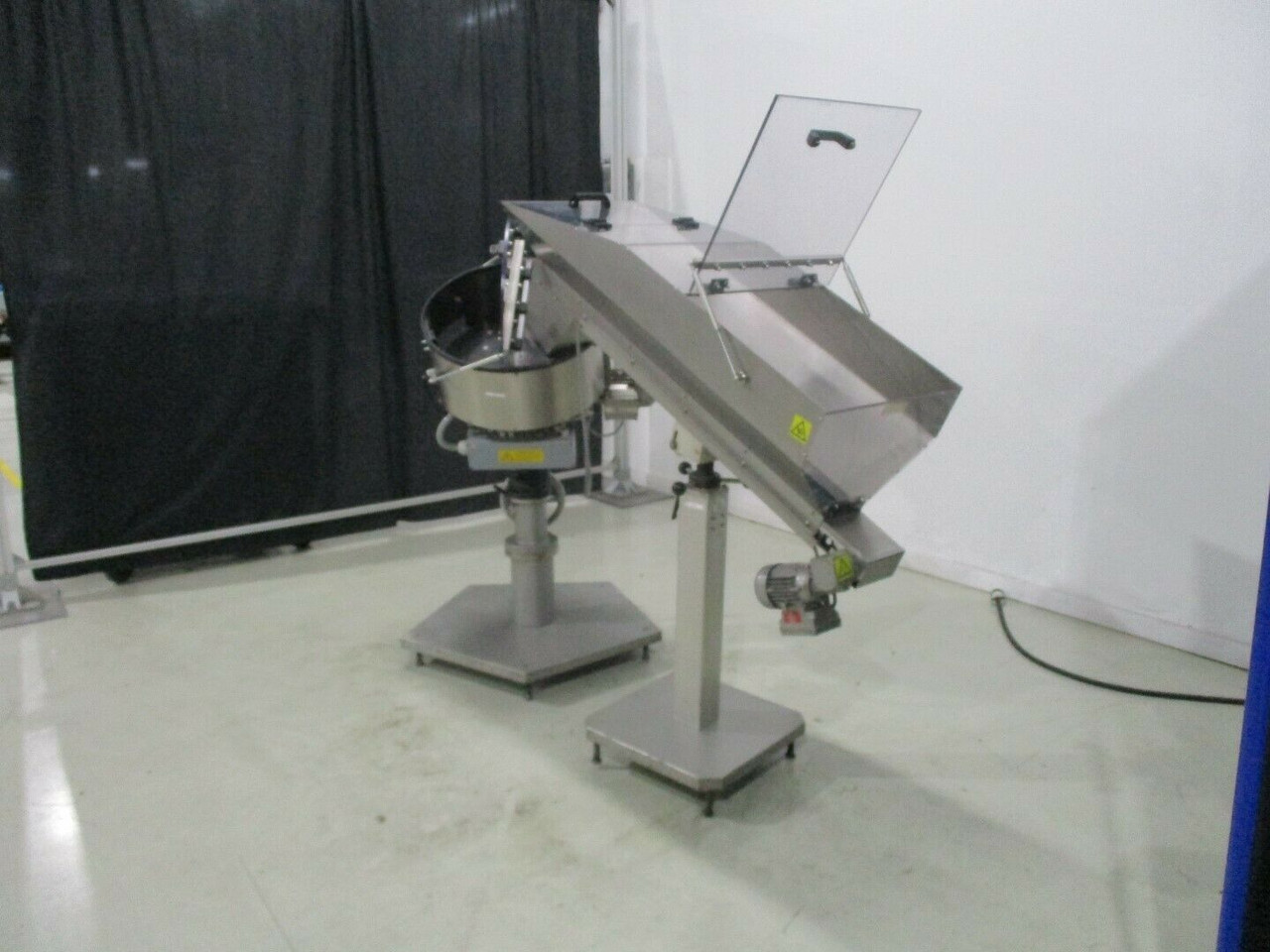 Groninger cap sorter model ZSK600 with elevator-feeder model BB130