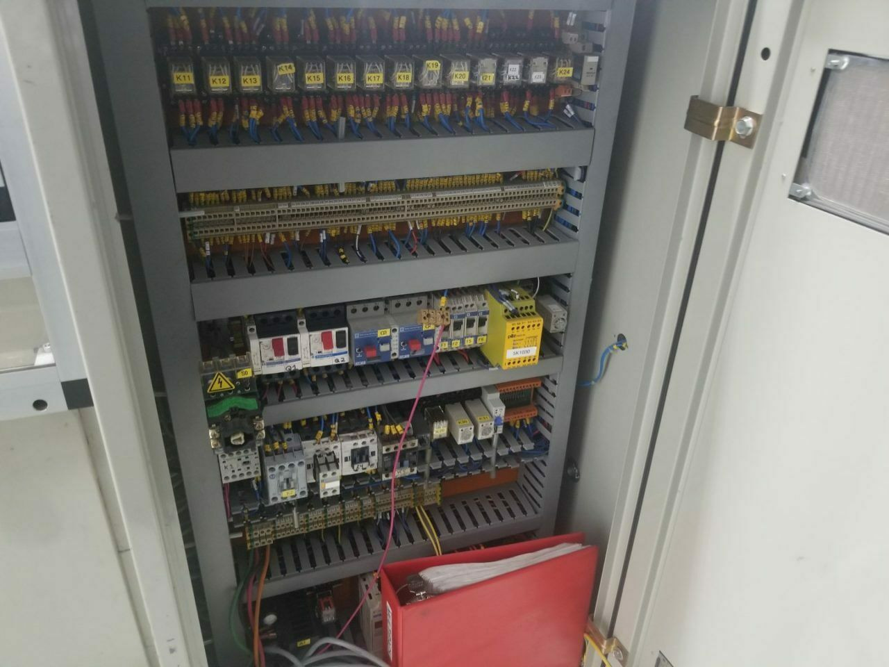 Multipack automatic shrink bundler wrapper model F40