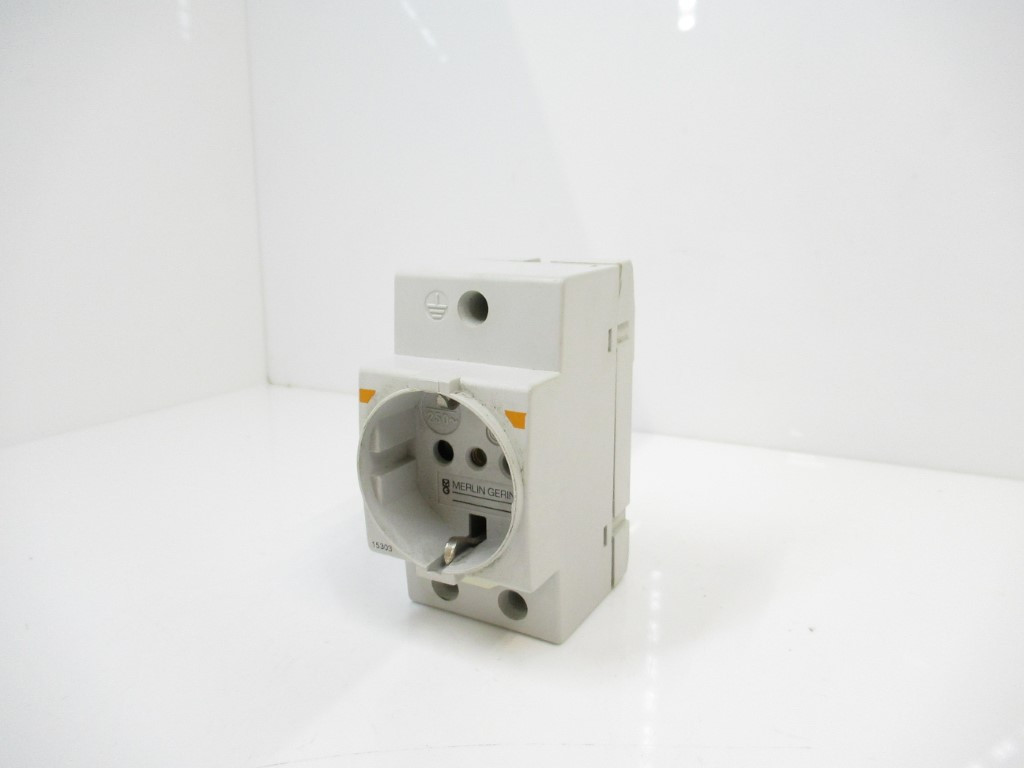 Schneider Electric Merlin Gerin 15303 Modular Socket - PCM SURPLUS WORLD