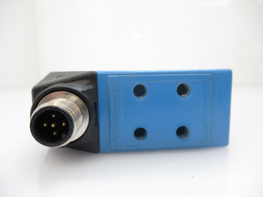 WTA24-P5201S04 SICK infrared light 100-500mm sensor - PCM SURPLUS WORLD