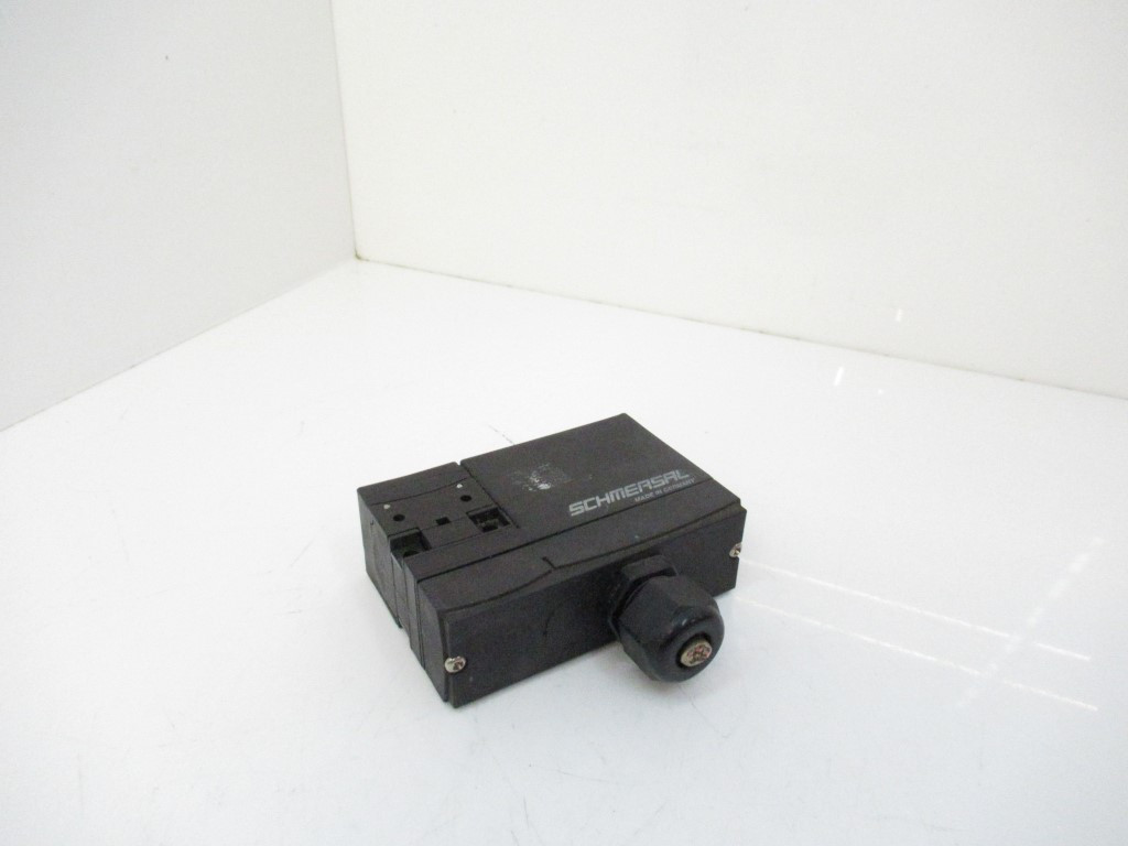 Schmersal AZM 170-02ZRKA 24VAC/DC Interlock, Without Key - PCM SURPLUS ...