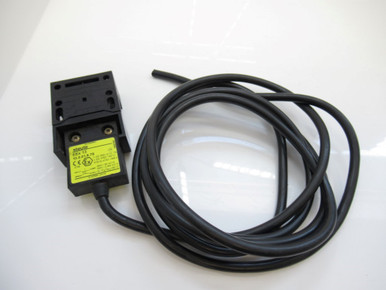 Schmersal STEUTE AZ 16-16 ZVRK safety interlock switch & cable - PCM ...