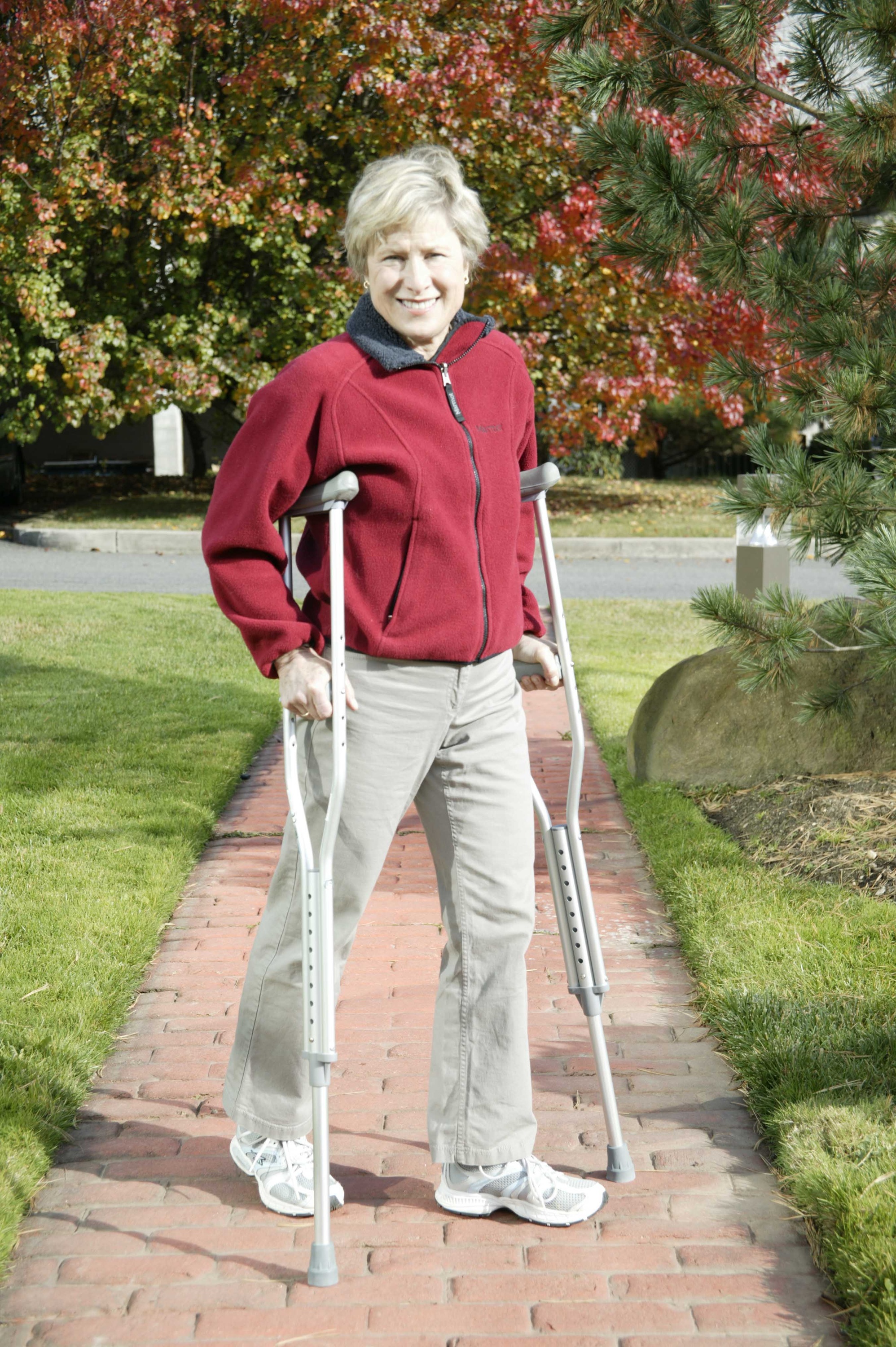 Drive Aluminum Crutches with Underarm Pad and Handgrip