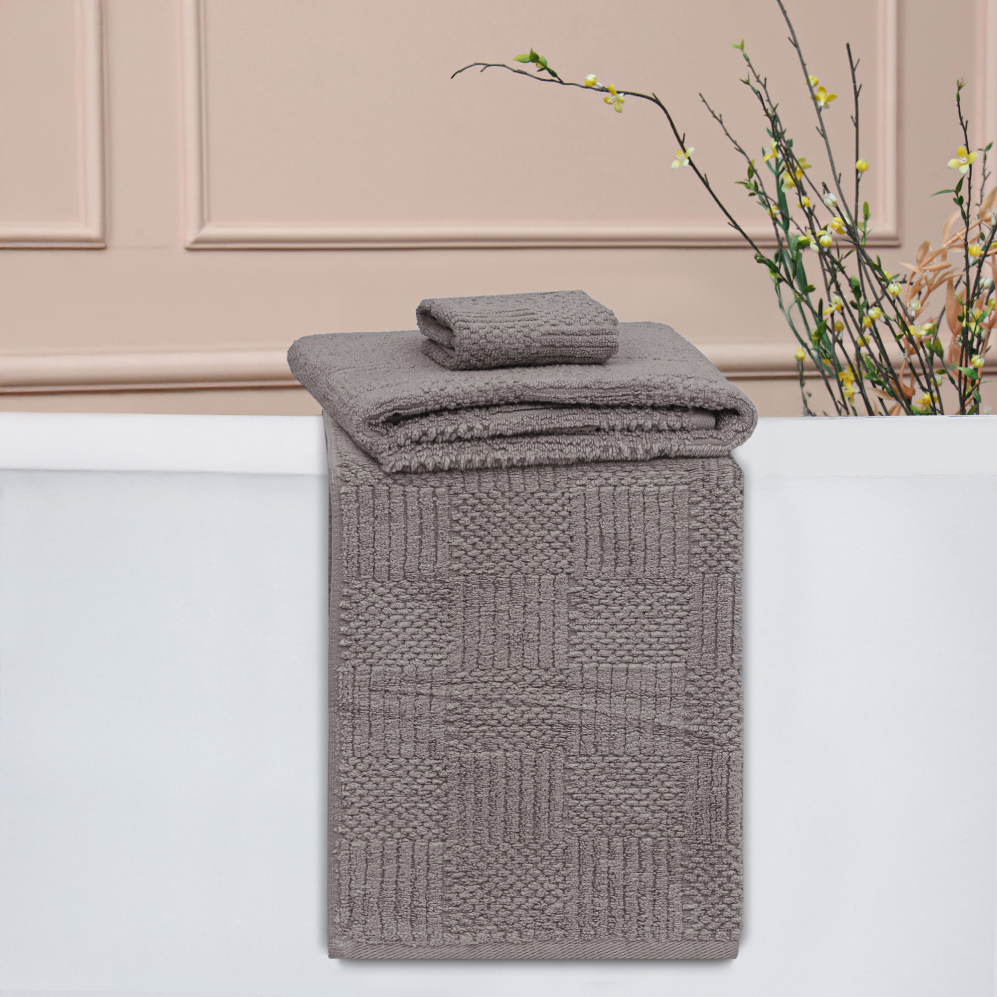 Luxurious 600 GSM Towels – Experience Ultimate Comfort & Style
