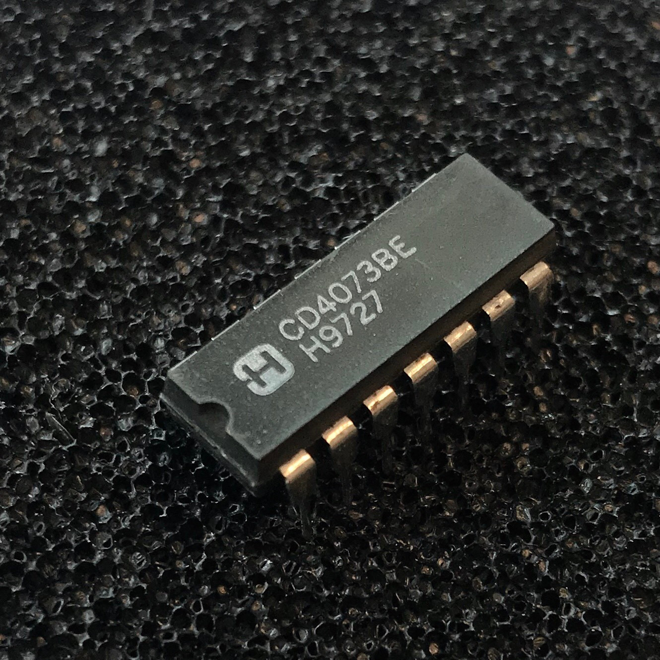 (PKG of 10) CD4073BE Triple 3-Input AND Gate, PDIP-14, Harris ...