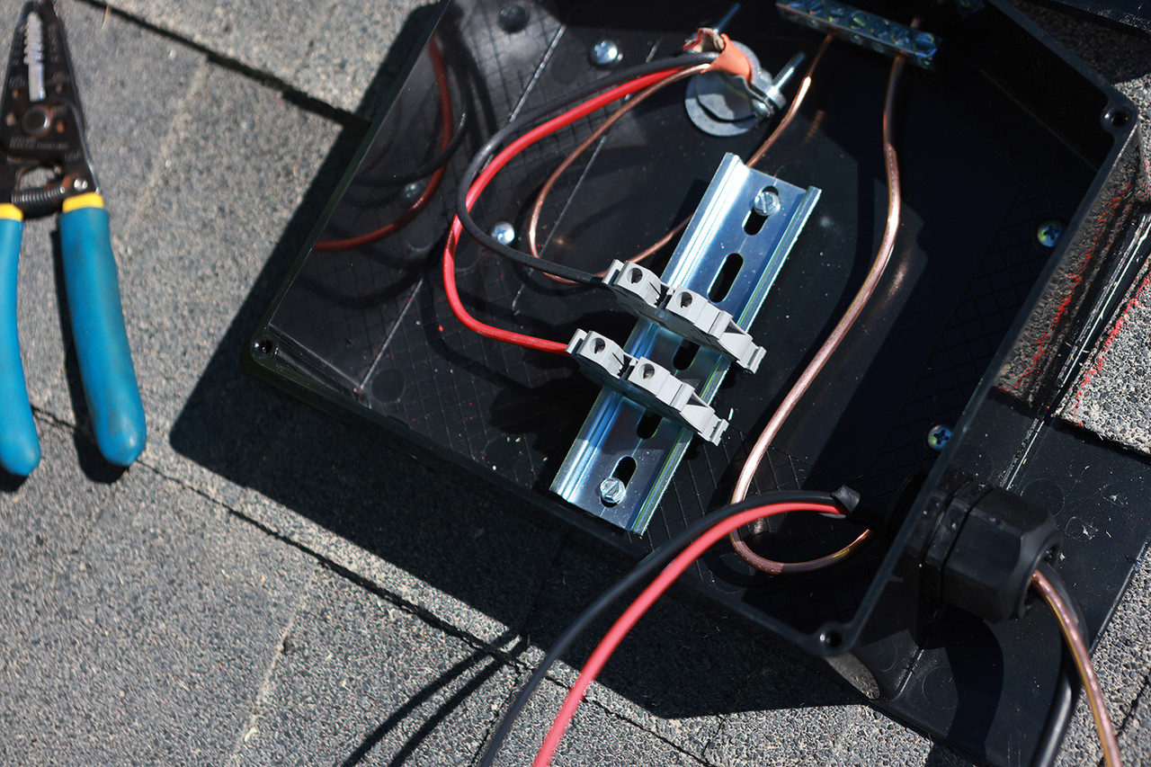 Stellavolta: EZ Solar JB-1.XL Rooftop PV Junction Box