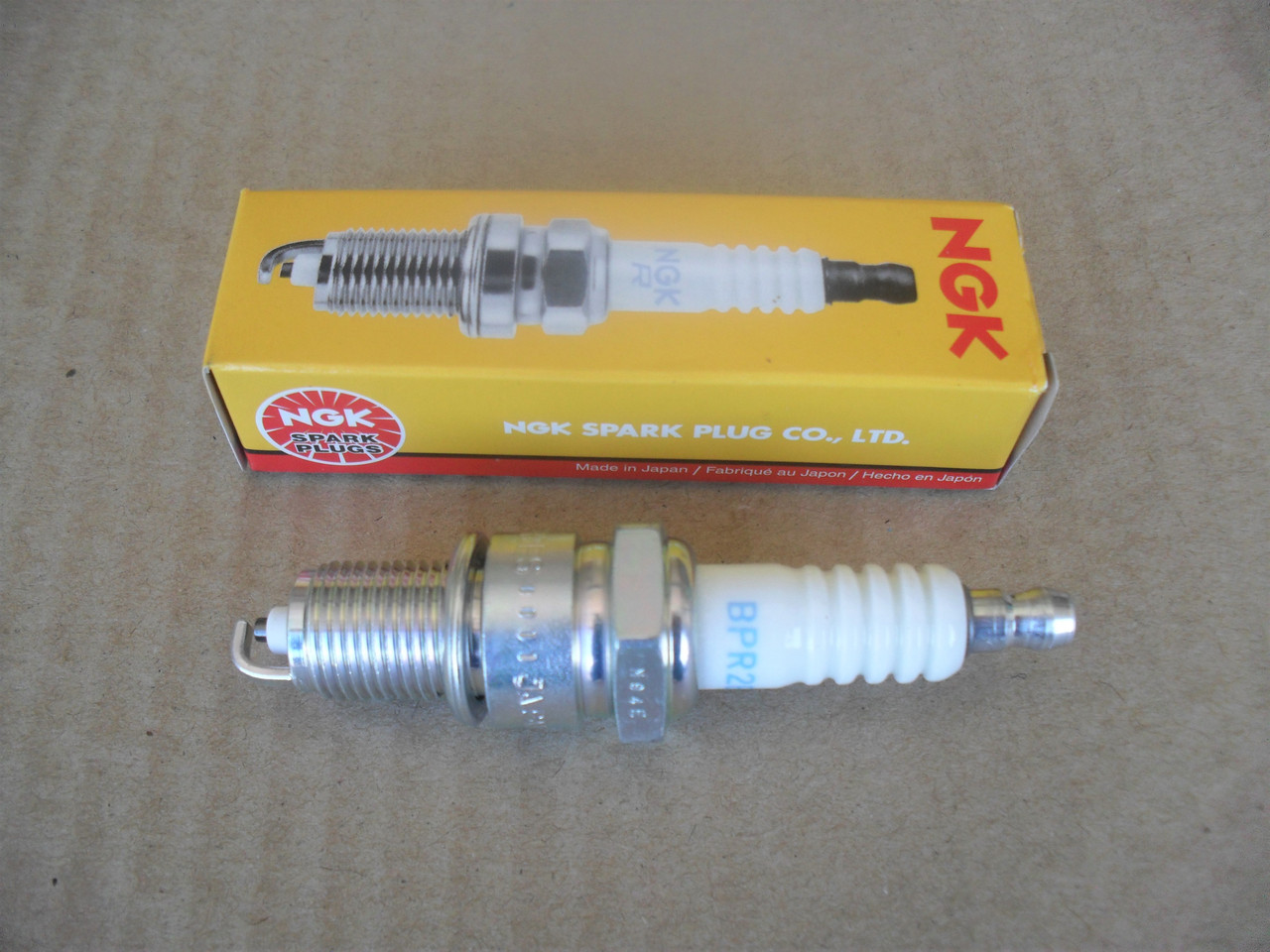 Spark Plug for Yamaha G14, G16, G20, G21, G22, 2264, BPR2ESO, BPR2E-SO