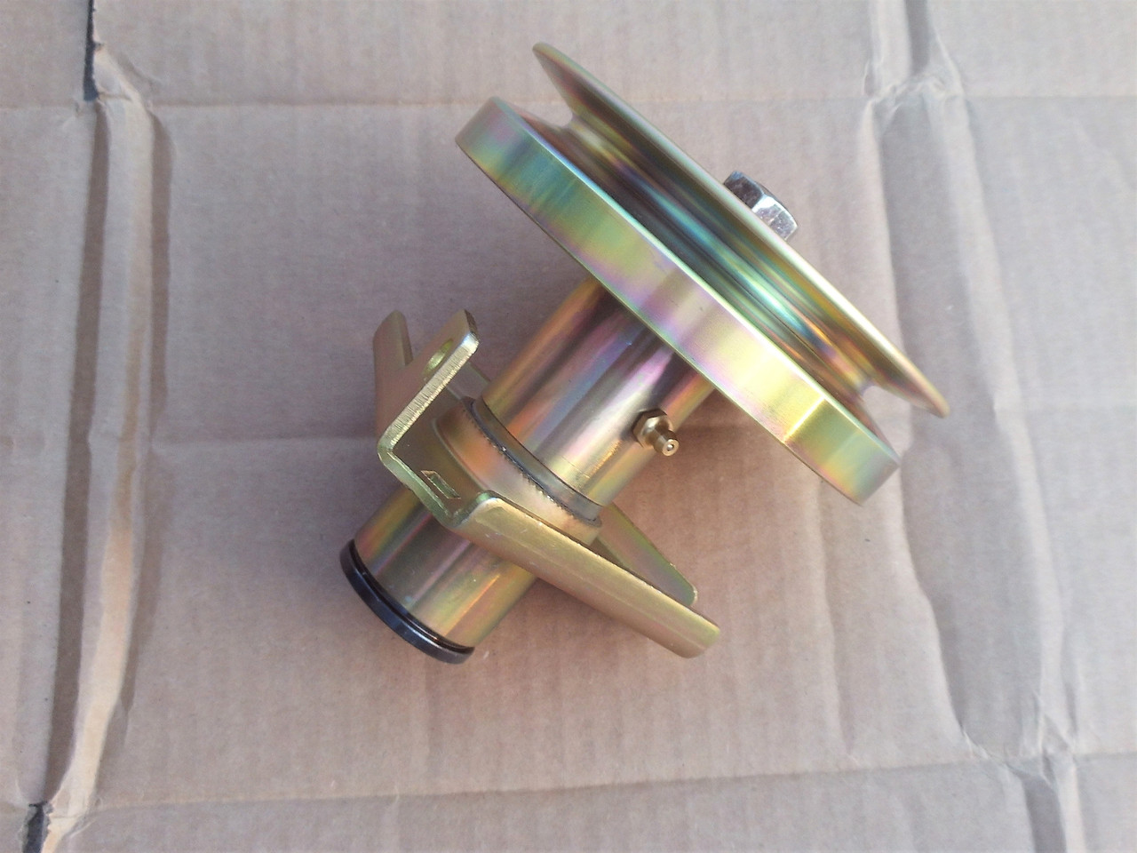 Deck Spindle for John Deere LT160, Sabre 1338G, 1438GS, 1438HS, 1542GS ...