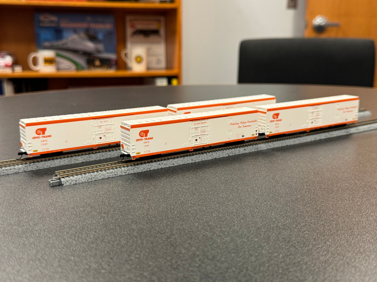 Atlas ~ N Scale ~ Master ~ Cryogenic Reefer ~ Cryo-Trans ~ Sun Valley ...