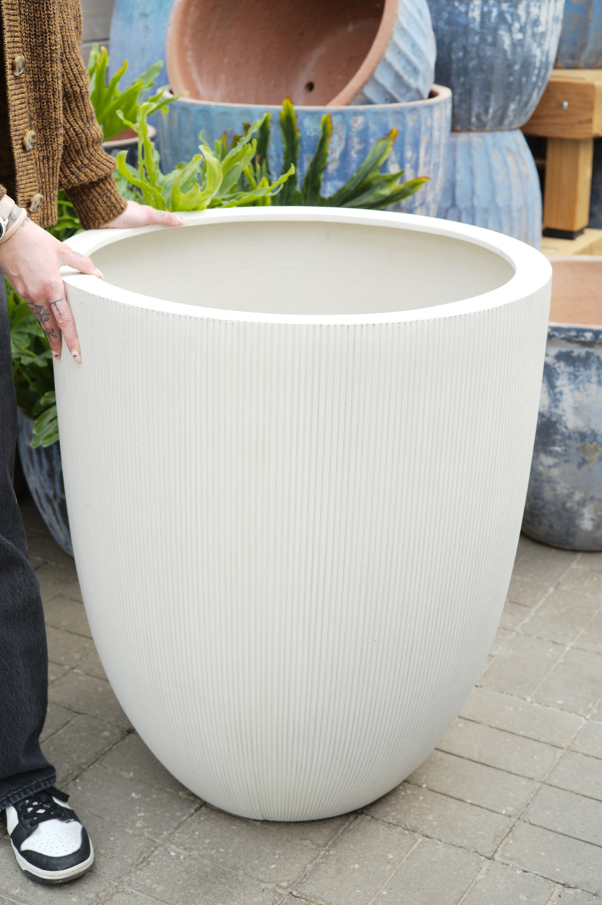 25" Arago Lightweight Pot in Alabaster - Tonkadale