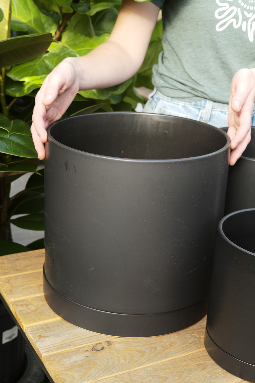 12" Romey Pot in Black - Tonkadale