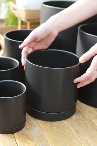 7" Romey Pot in Black - Tonkadale