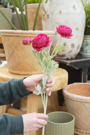 20" Ranunculus Spray in Red (Faux) - Tonkadale