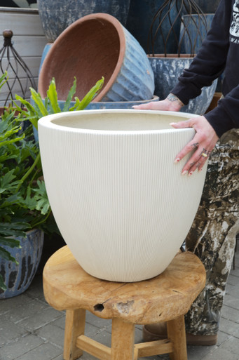 19.5" Airy Lightweight Pot in Alabaster - Tonkadale