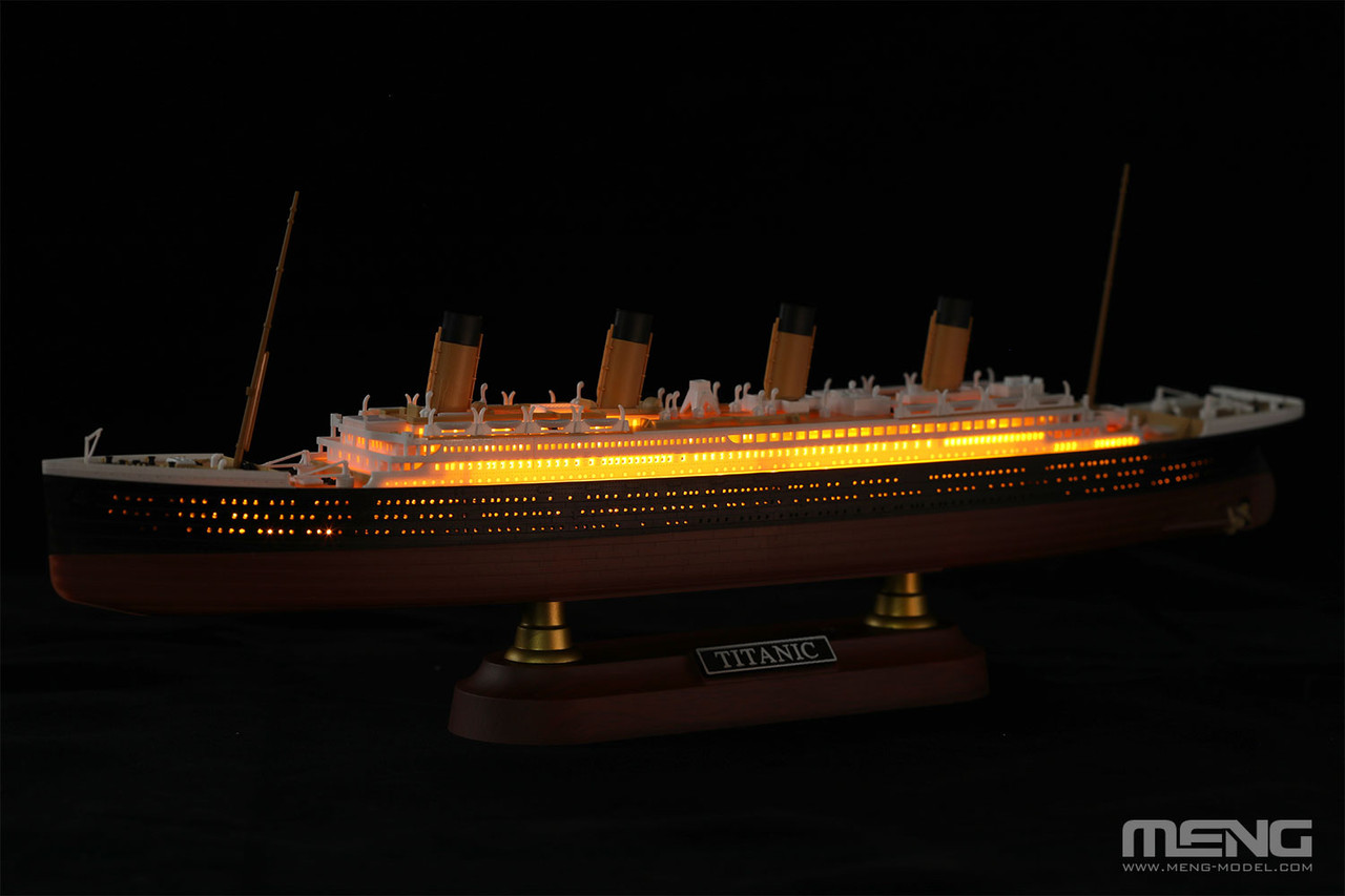 RMS Titanic Ocean Liner w/Lights (Snap) 1/700 Meng Models