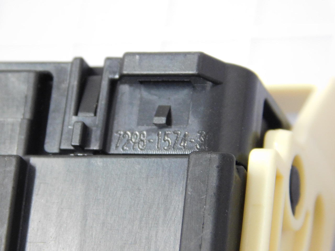 YAZAKI 7298-1574-30 X92162 - OCO Connectors