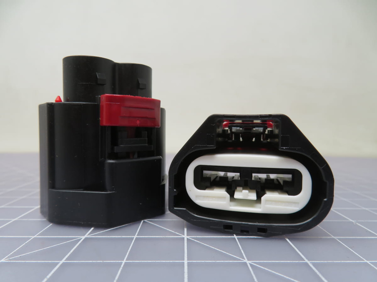 Lot of 55 YAZAKI 7283-3215-30 X109493 - OCO Connectors