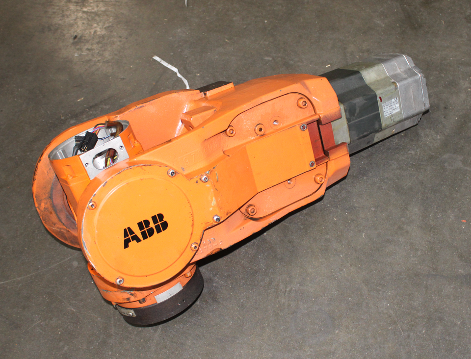 ABB IRB6400 M98 Robot Wrist 150Kg w/ Siemens 1FK6083-6AZ21-9ZZ9-2S03 ...