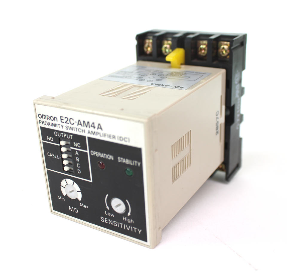 Omron E2C-AM4A Proximity Switch Amplifier