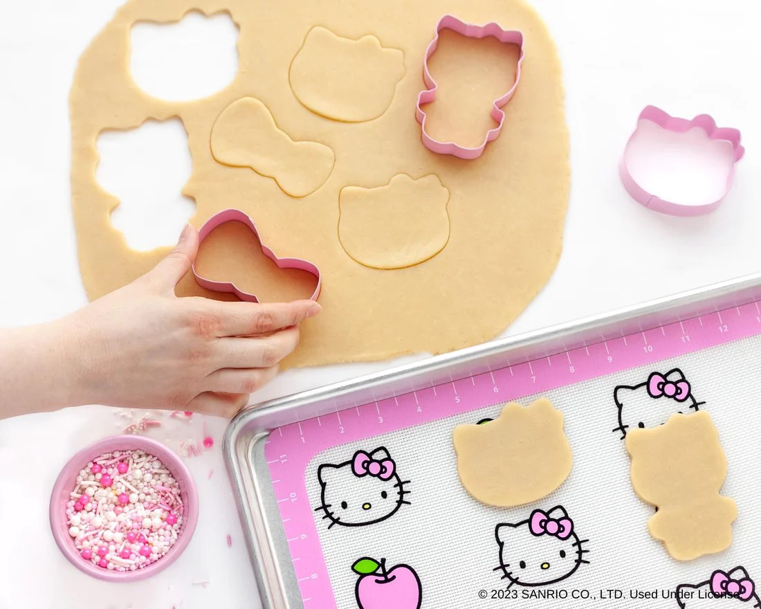 Hello Kitty®Deluxe Cookie Baking Set - PlayMatters Toys