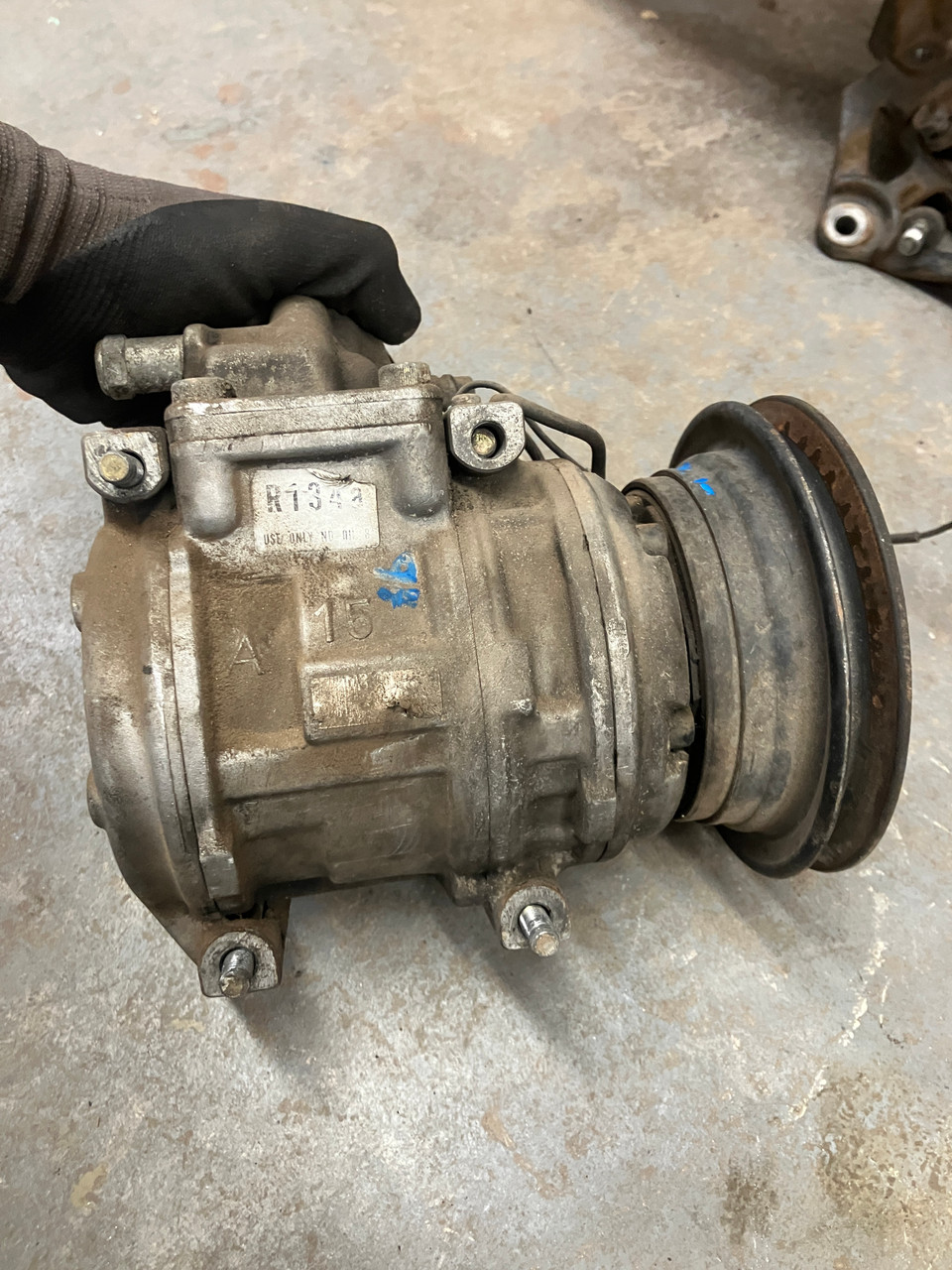 USED - MONTERO Gen 2, 2.5 - AC Compressor