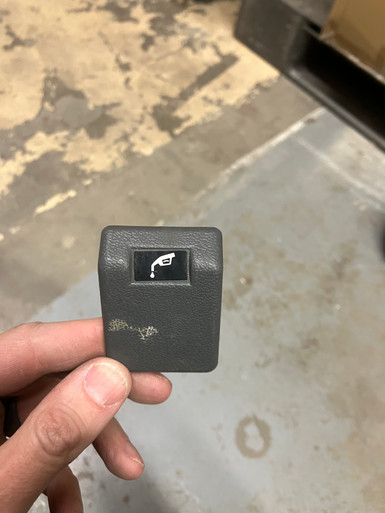 USED - MONTERO Gen 2, 2.5 - Fuel Filler Door Release