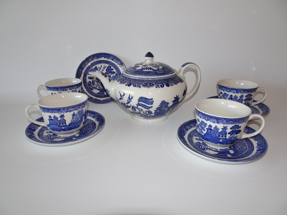 Vintage Blue Willow Pattern Part Tea Set