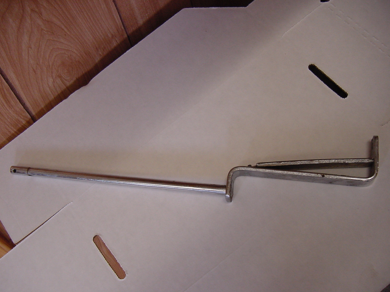 Hand throttle shaft-