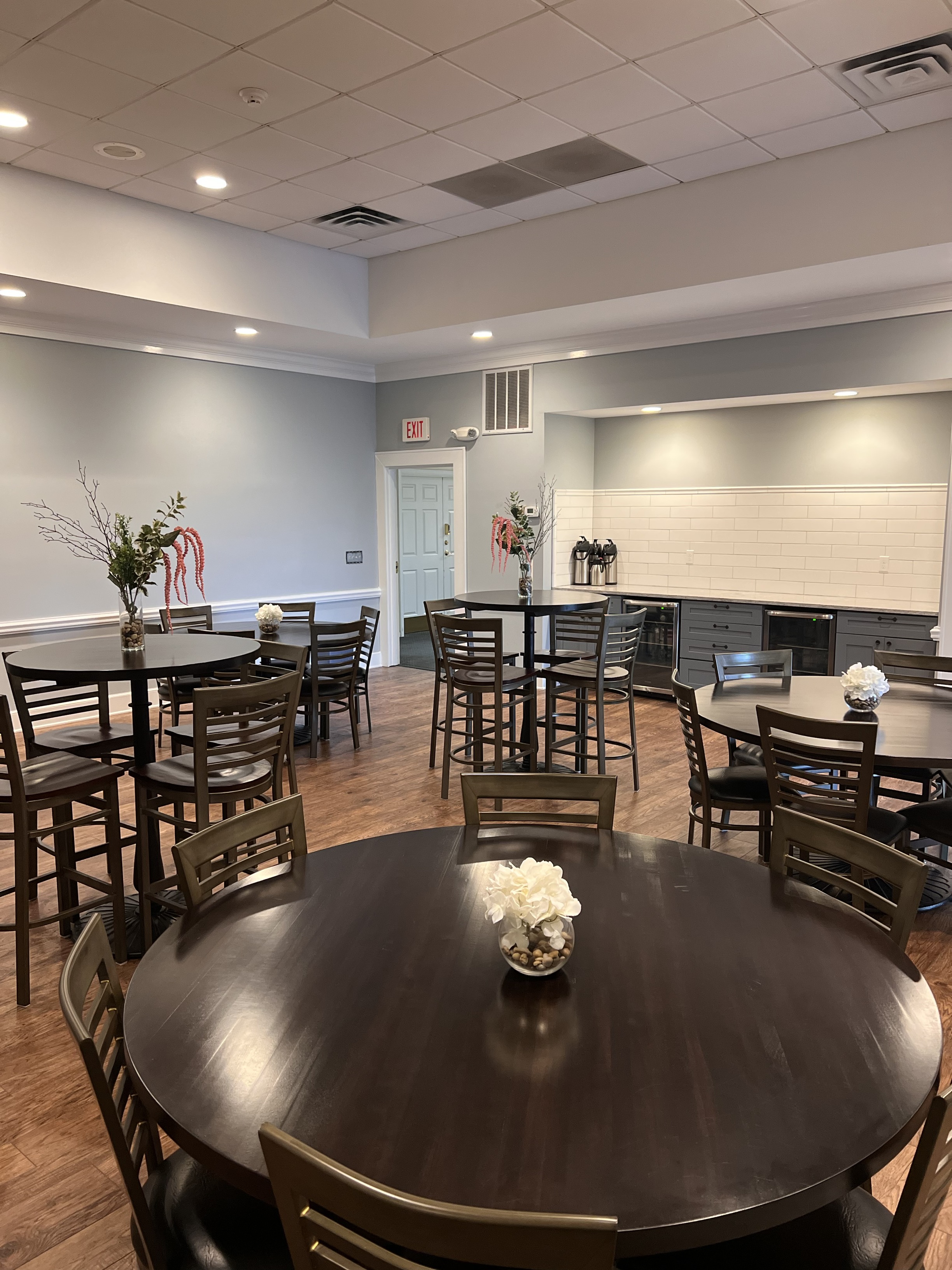 Restaurant & Banquet Space Planning: Tables & Chairs Seating Capacity ...