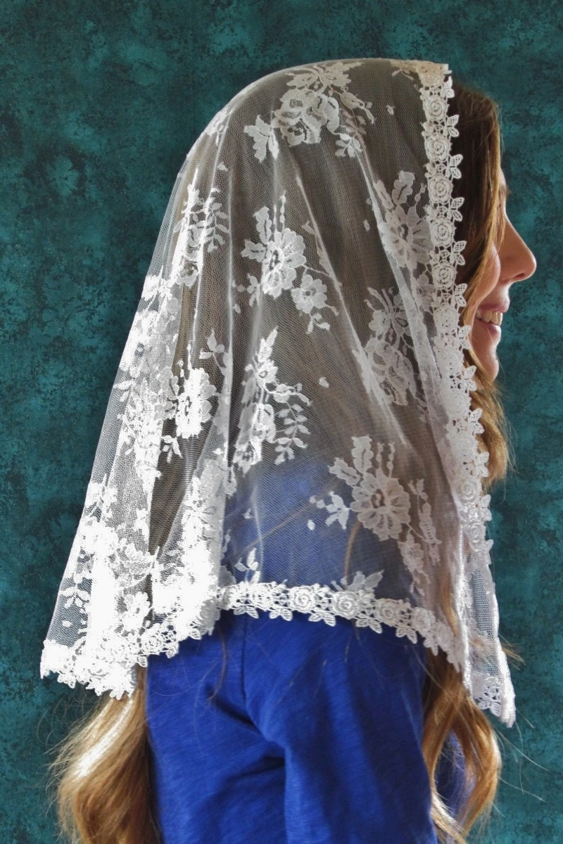Triangle Rosebud Chantilly Lace Mantilla - Veils by Lily