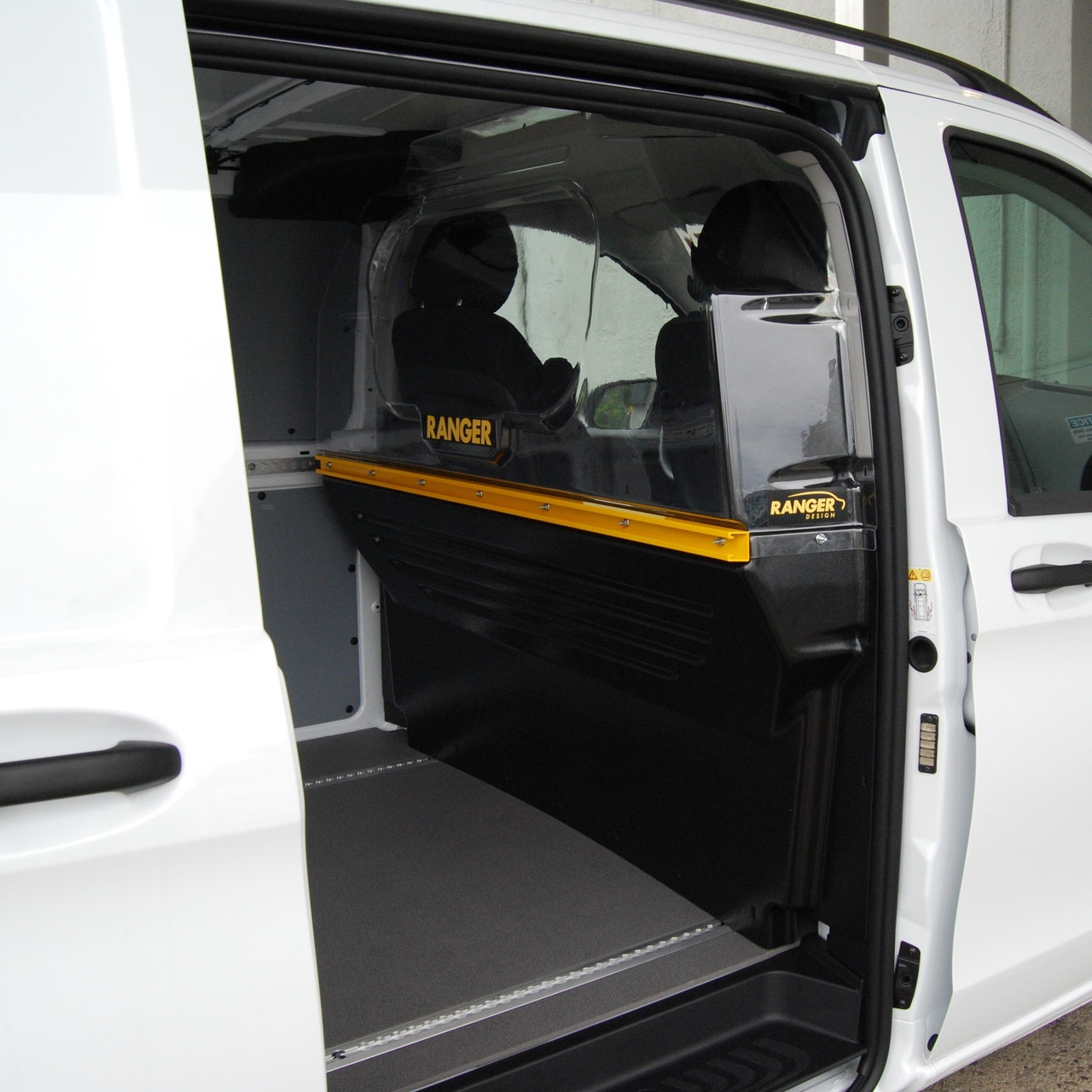 Metris Contoured MaxView Partition with Window