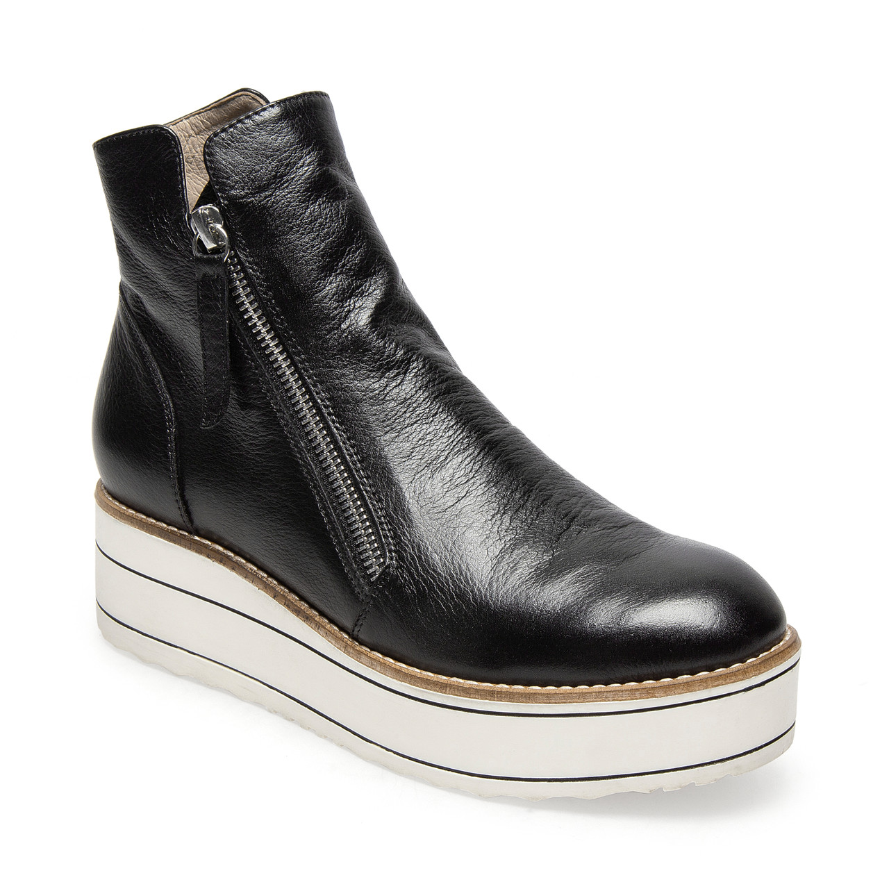 NENE Boot Black/White - Silent D