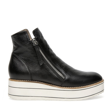 NENE Boot Black/White - Silent D