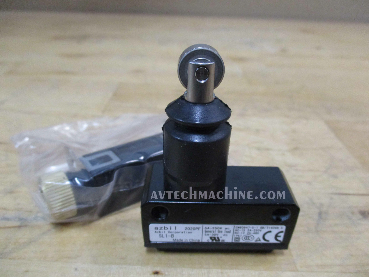 SL1-B Yamatake / Azbil Limit Switch Roller Parallel