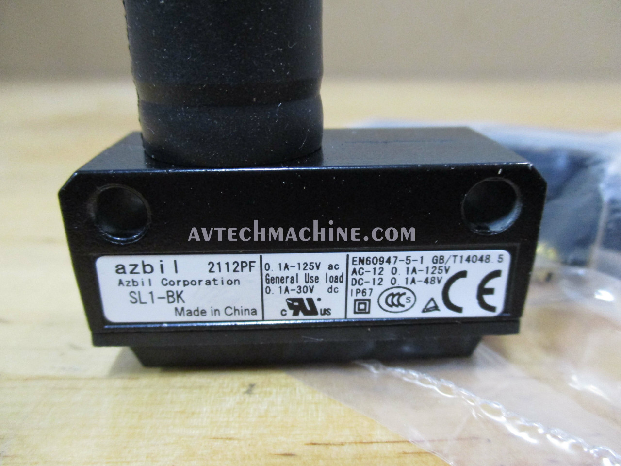 SL1-BK Yamatake / Azbil Limit Switch Roller Parallel