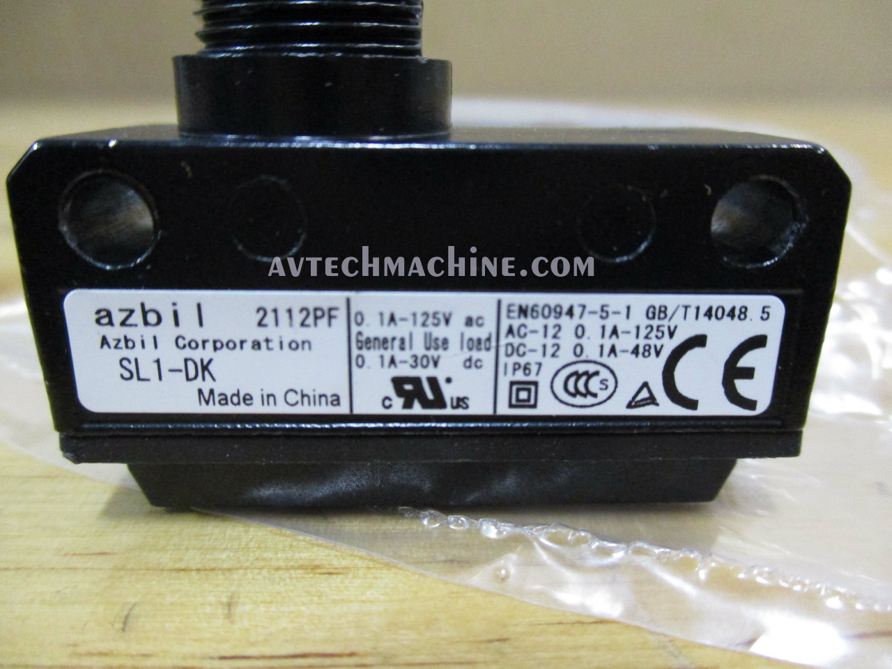 SL1-DK Yamatake / Azbil Limit Switch Roller Perpendicular