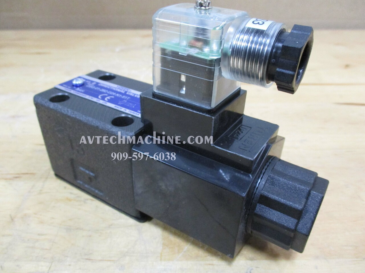 DSG-01-2B2-D24-N1-51T Yuken Hydraulic Solenoid Valve Coil DC24
