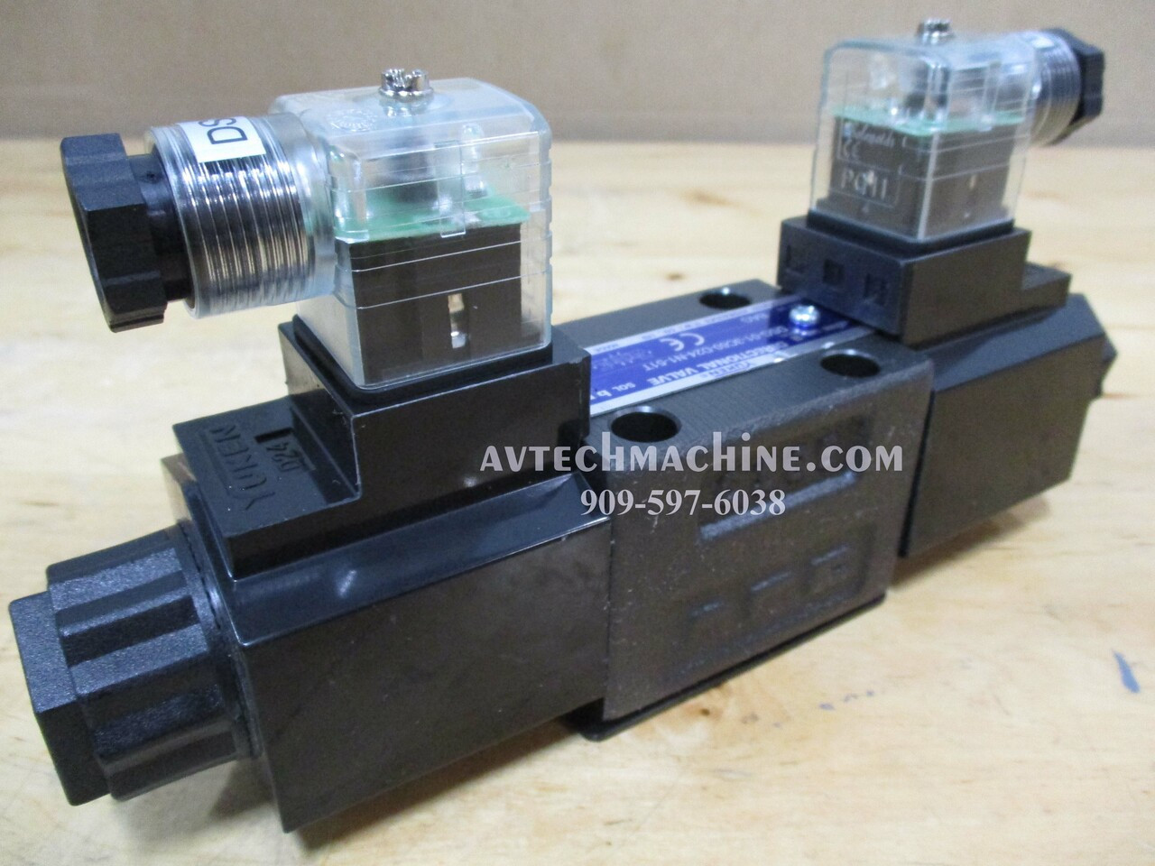 DSG-01-3C60-D24-N1-51T Yuken Hydraulic Solenoid Valve Coil DC24