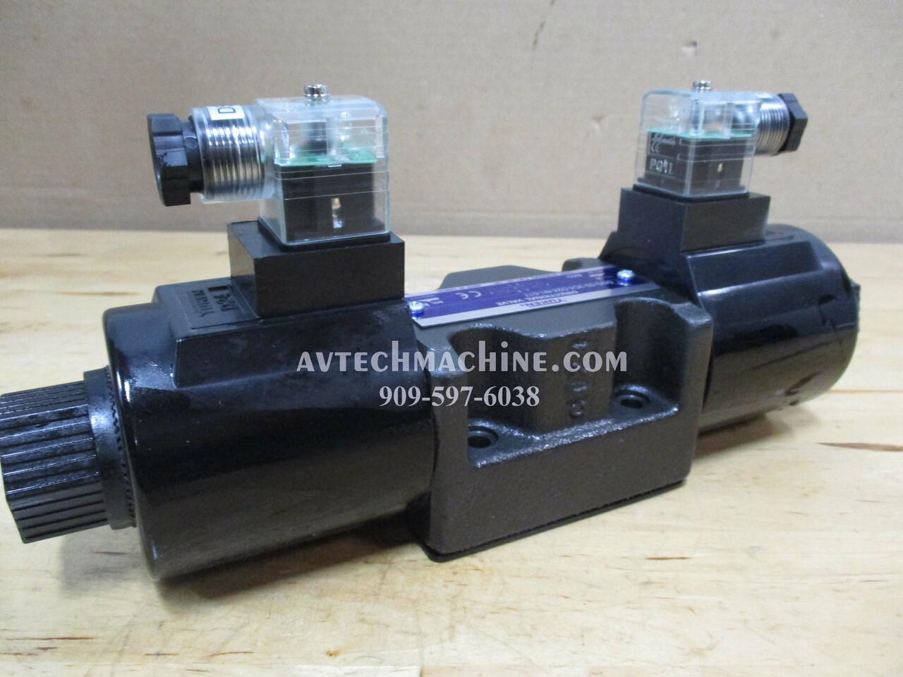 DSG-03-3C4-D24-N1-51T Yuken Hydraulic Solenoid Valve Coil DC24