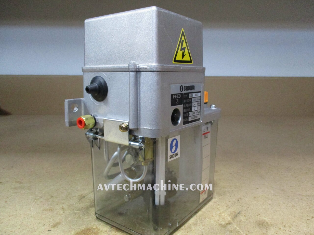 LCB4-011B Showa Lubrication Pump 2L Plastic Tank 1P 200V