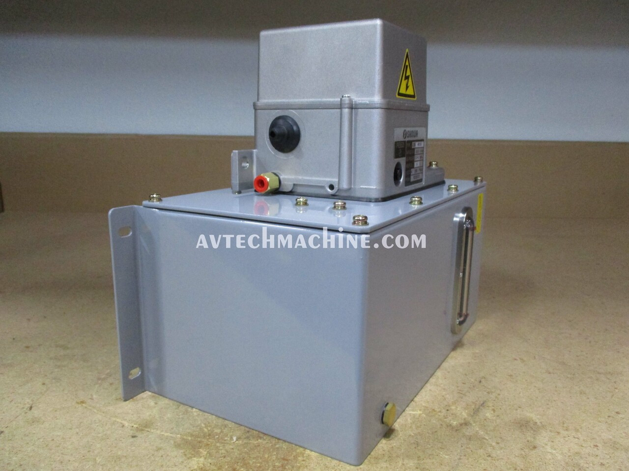 LCB4-011B-TY6P Showa Lubrication Pump 6L Steel Tank 1P 200V