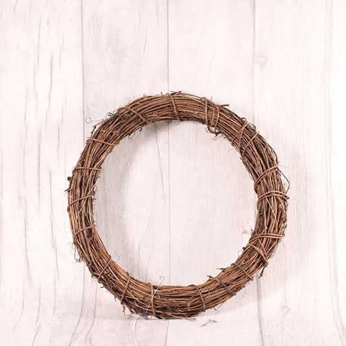 Natural Round Vine Wreath - 25cm (1)