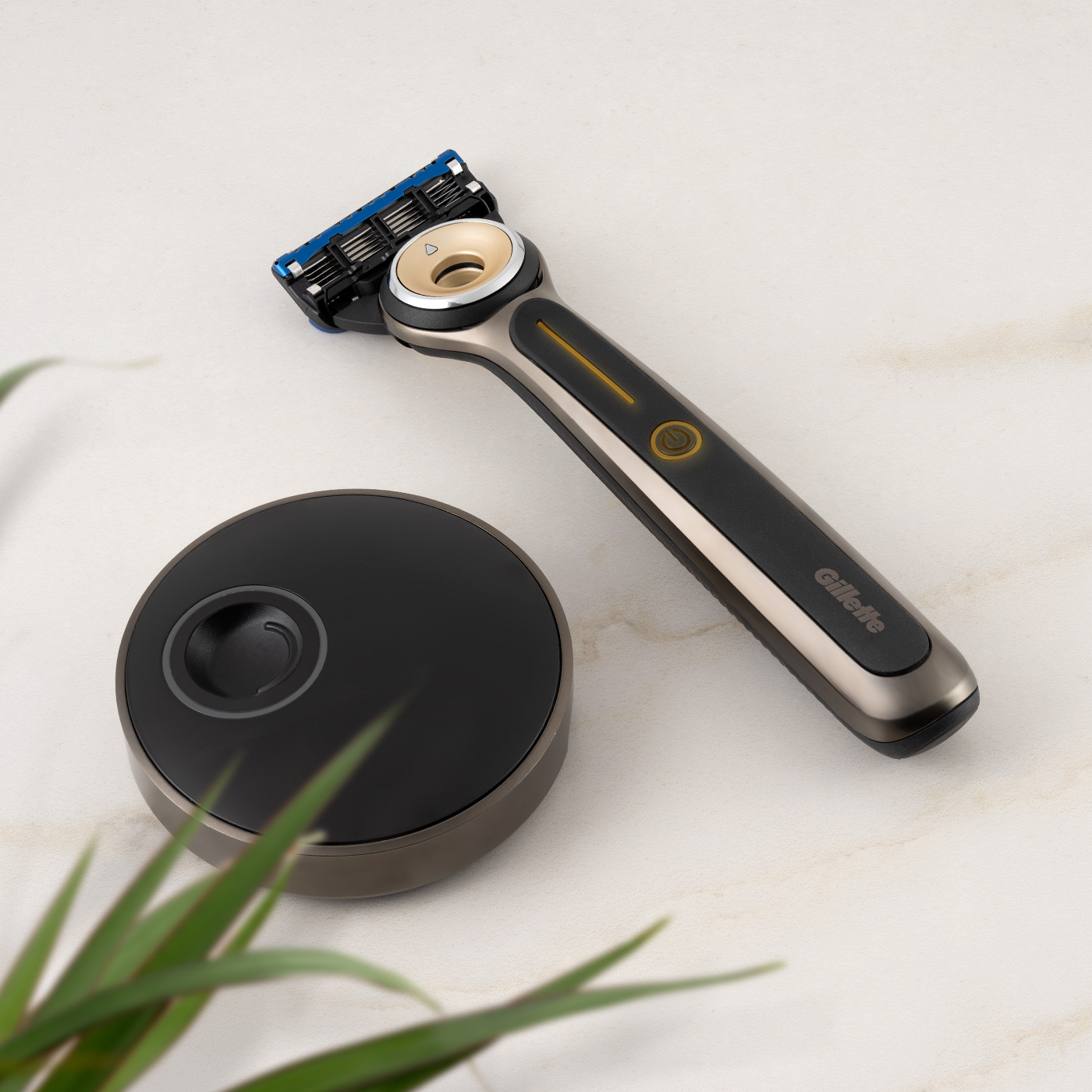 Heated Razor By Gillettelabs | The Art of Shaving