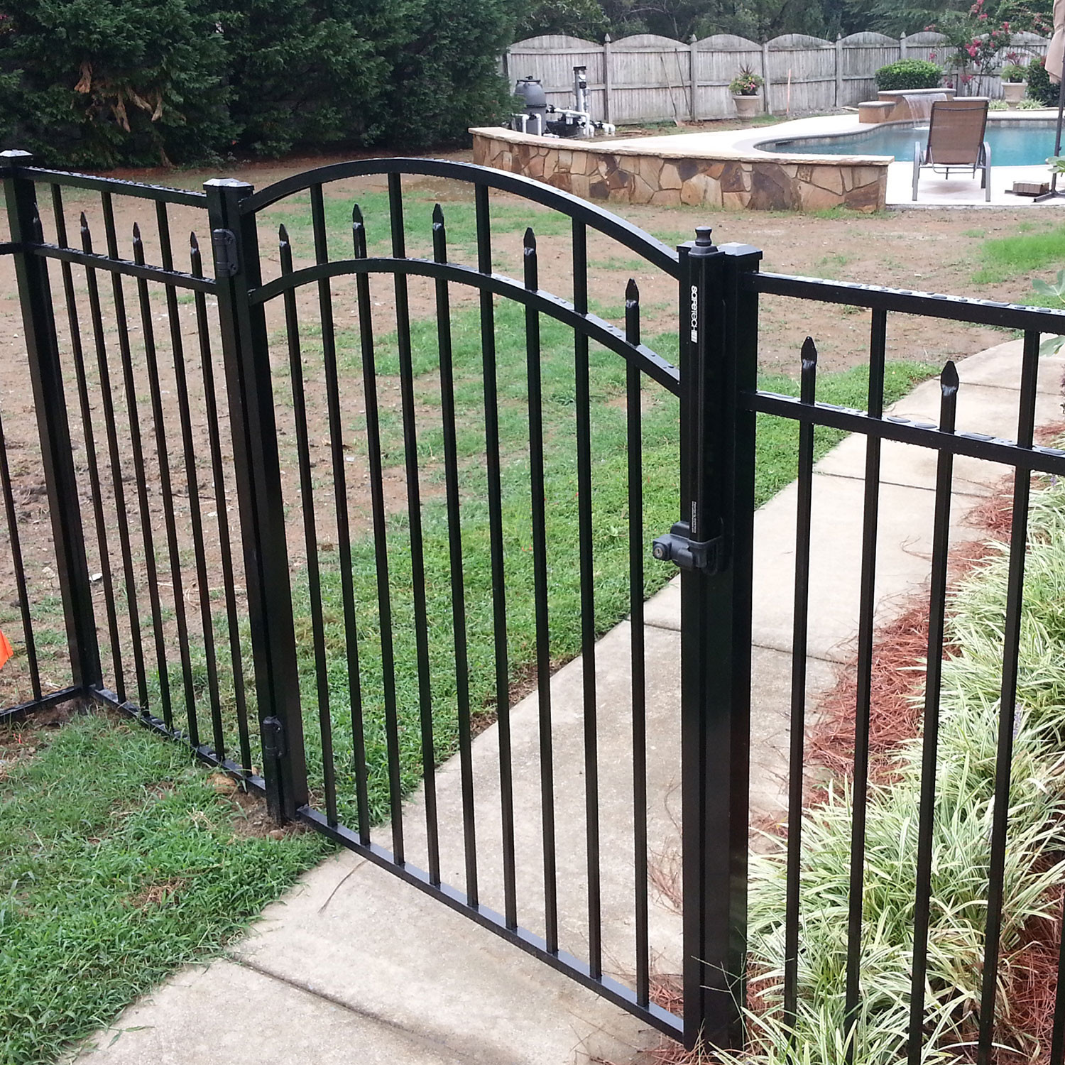 Smooth Spear Point Top Aluminum Single Gates