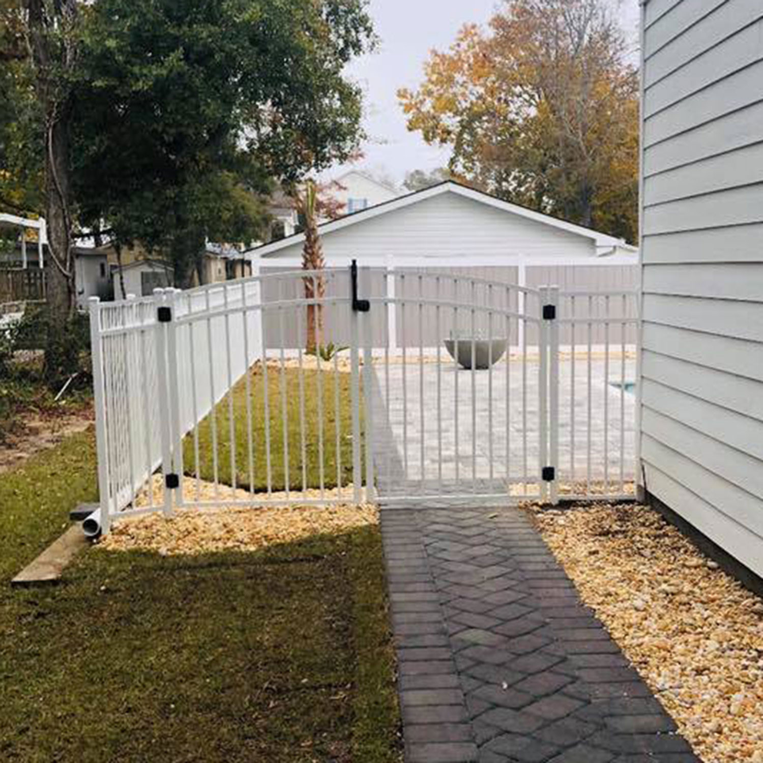 Three Rail Rail Smooth Top Aluminum Double Gates