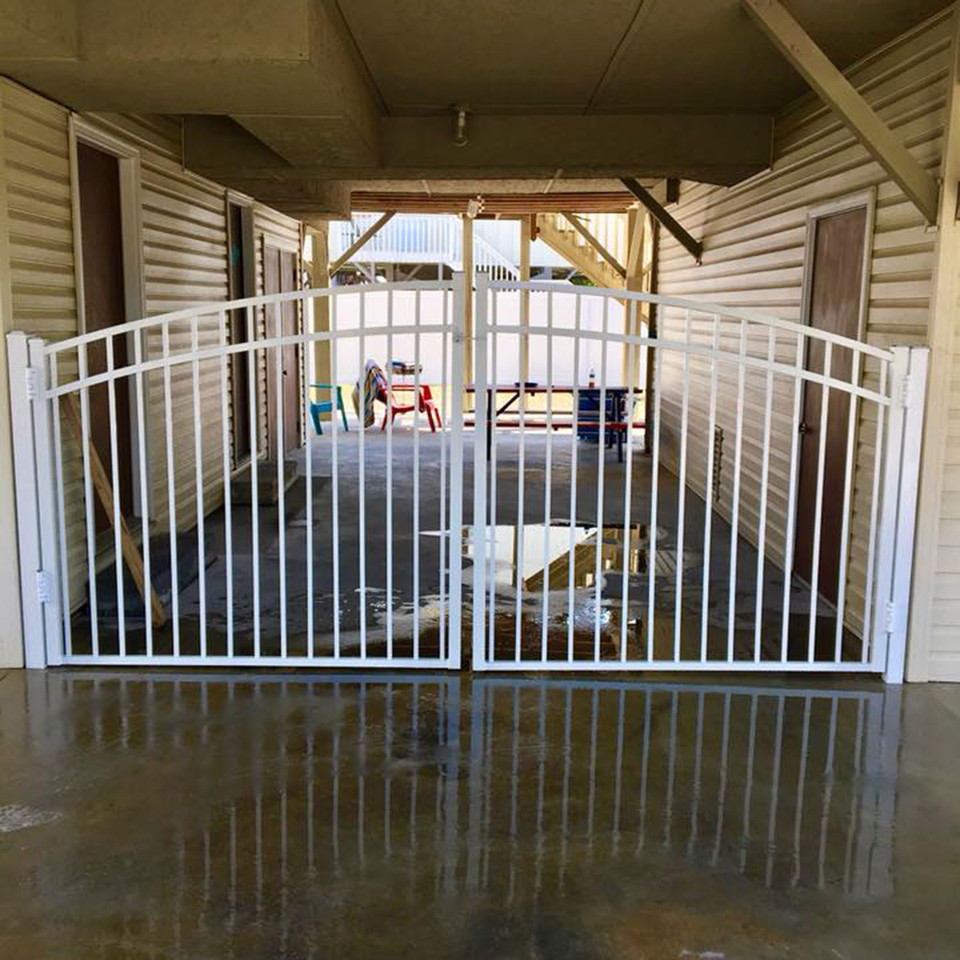 Three Rail Rail Smooth Top Aluminum Double Gates